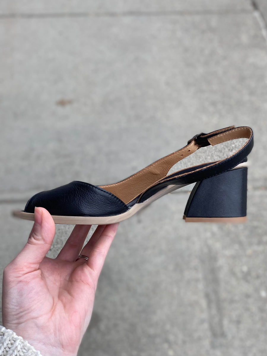 Bueno - Paula - Black – Walk Rite Shoes