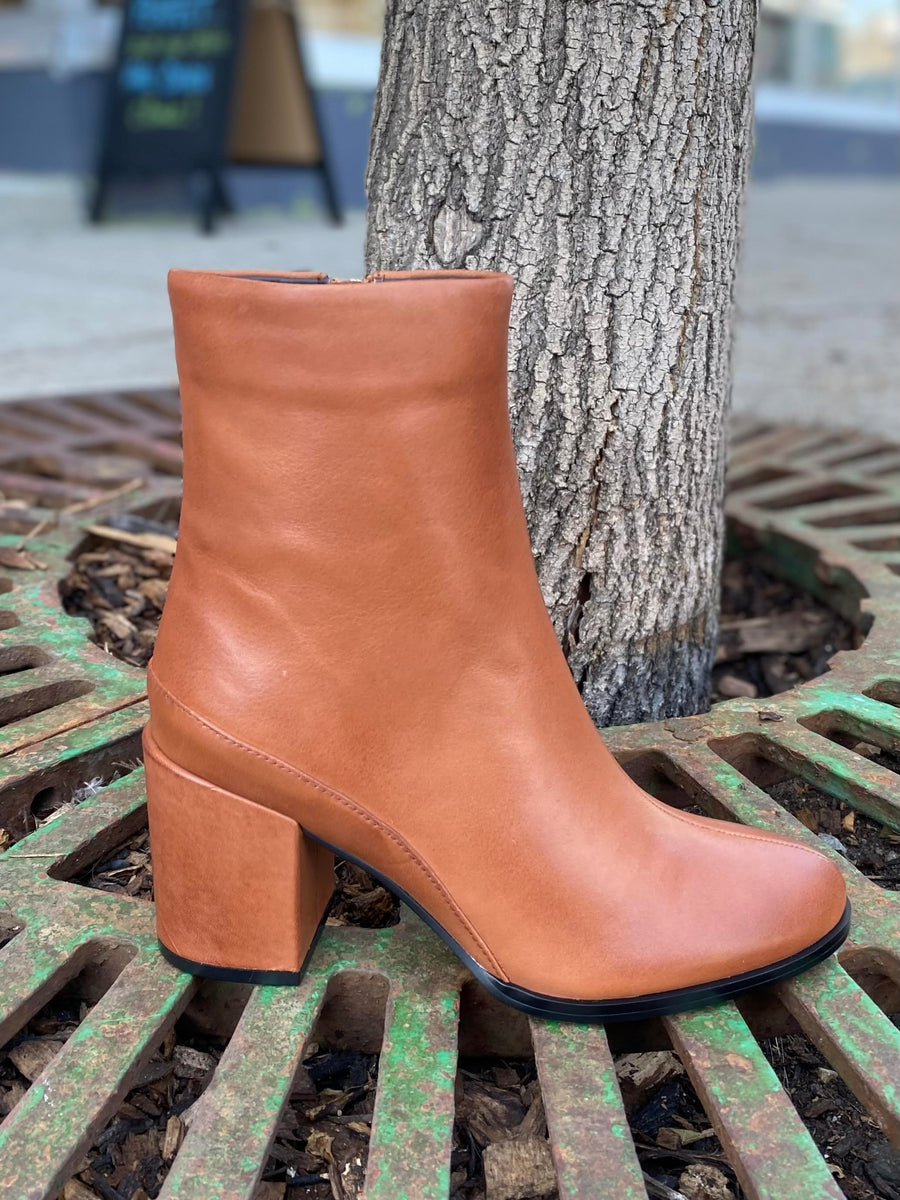 EOS - Cash - Brandy – Walk Rite Shoes