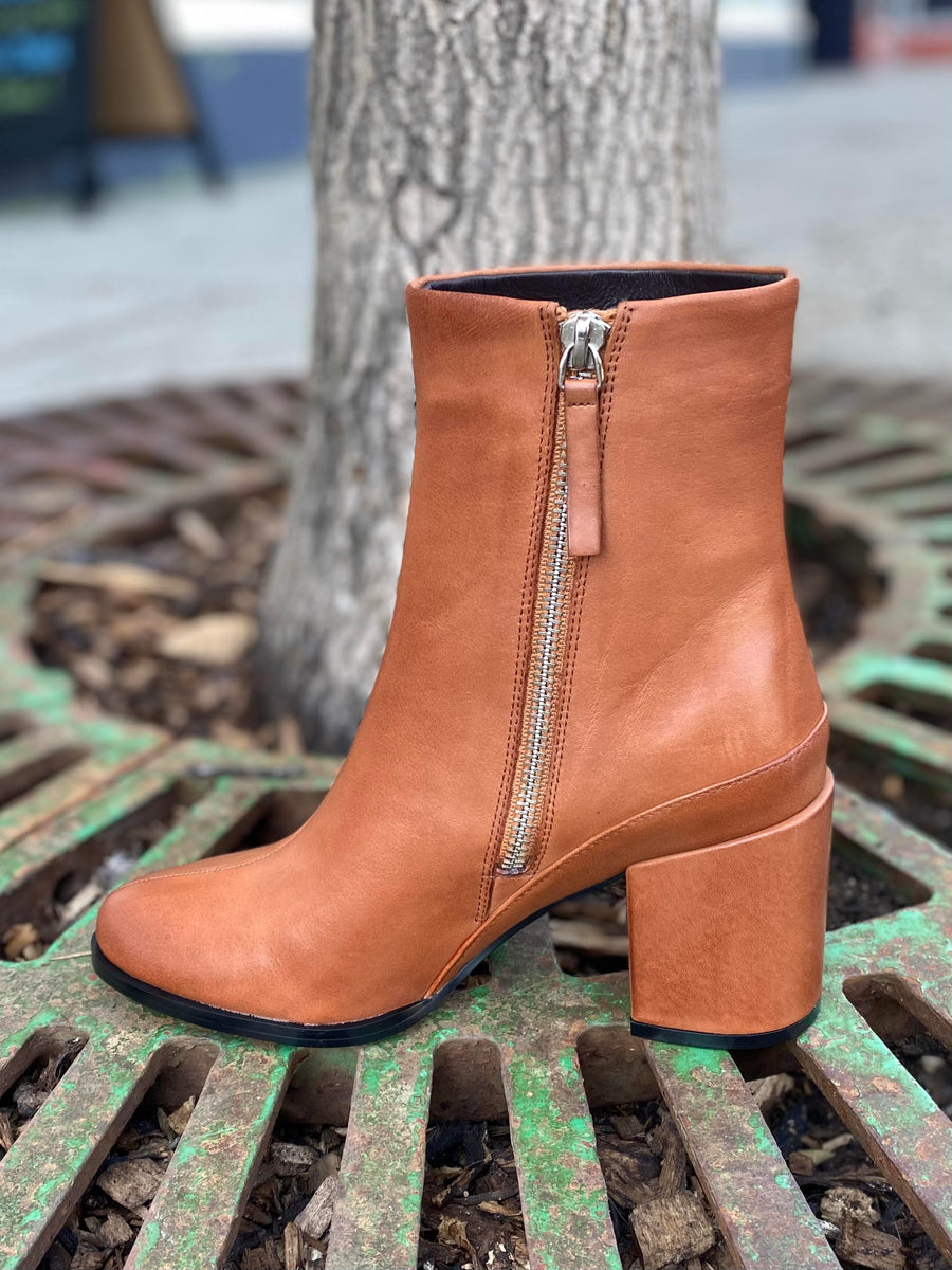 EOS - Cash - Brandy – Walk Rite Shoes