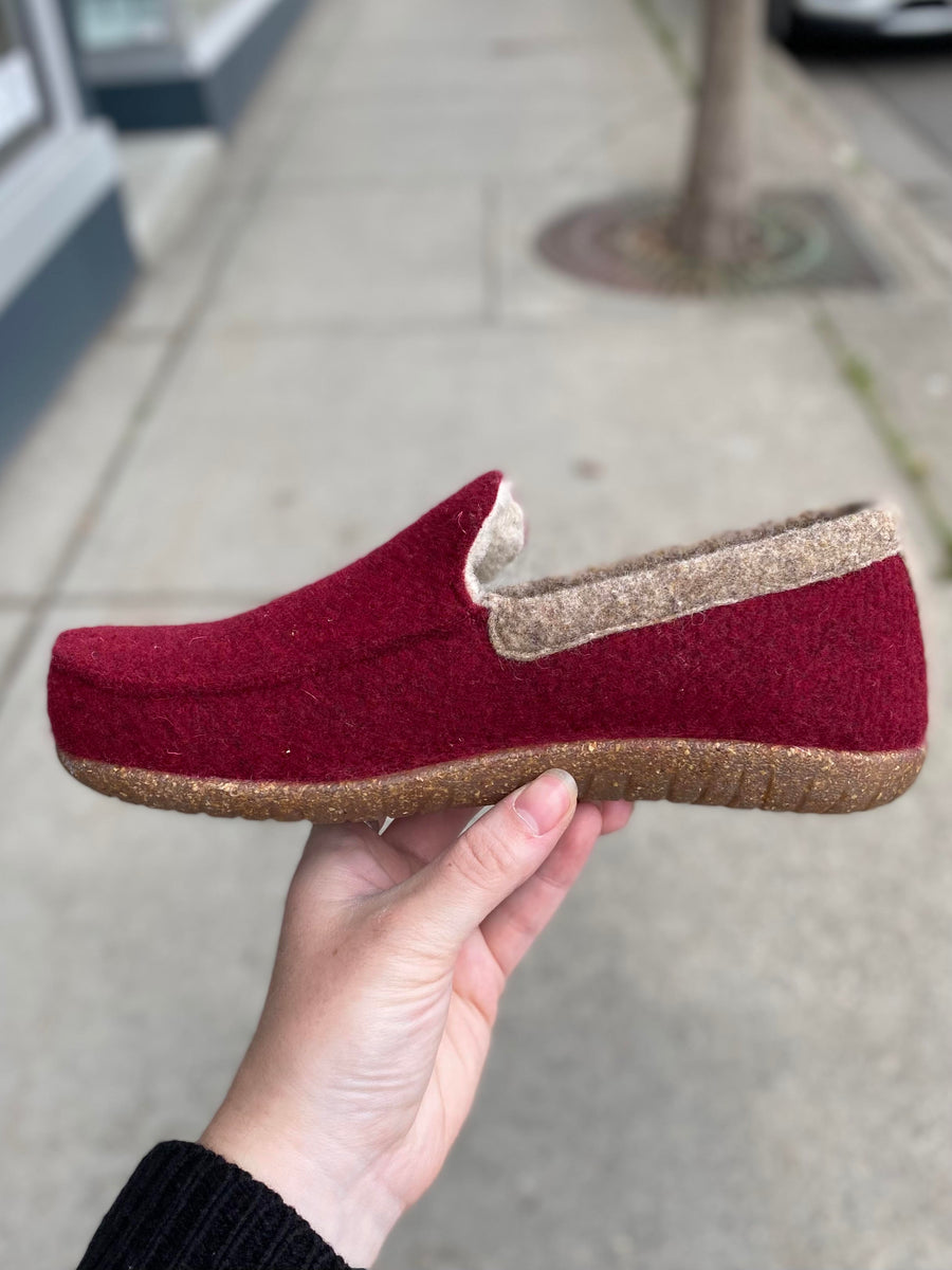 Taos - Woolfer - Cranberry – Walk Rite Shoes